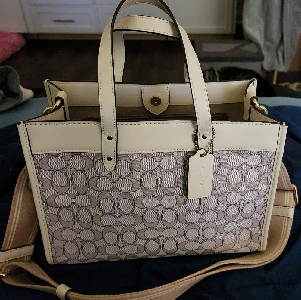 Coach Field Tote 30 In Signature Jaquard - Gem